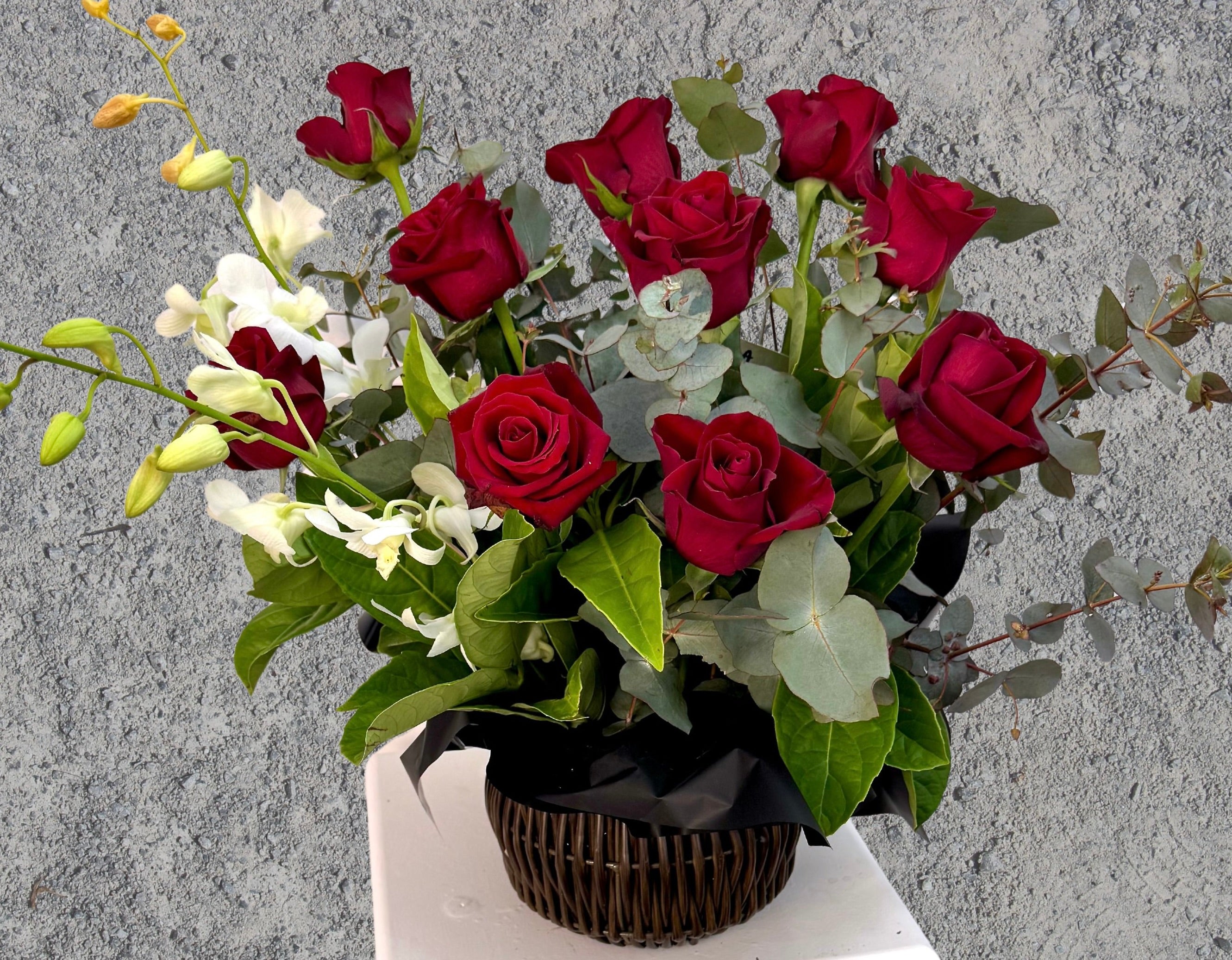 Red Roses in Vase - Default Title - Oopsy Daisy Flowers